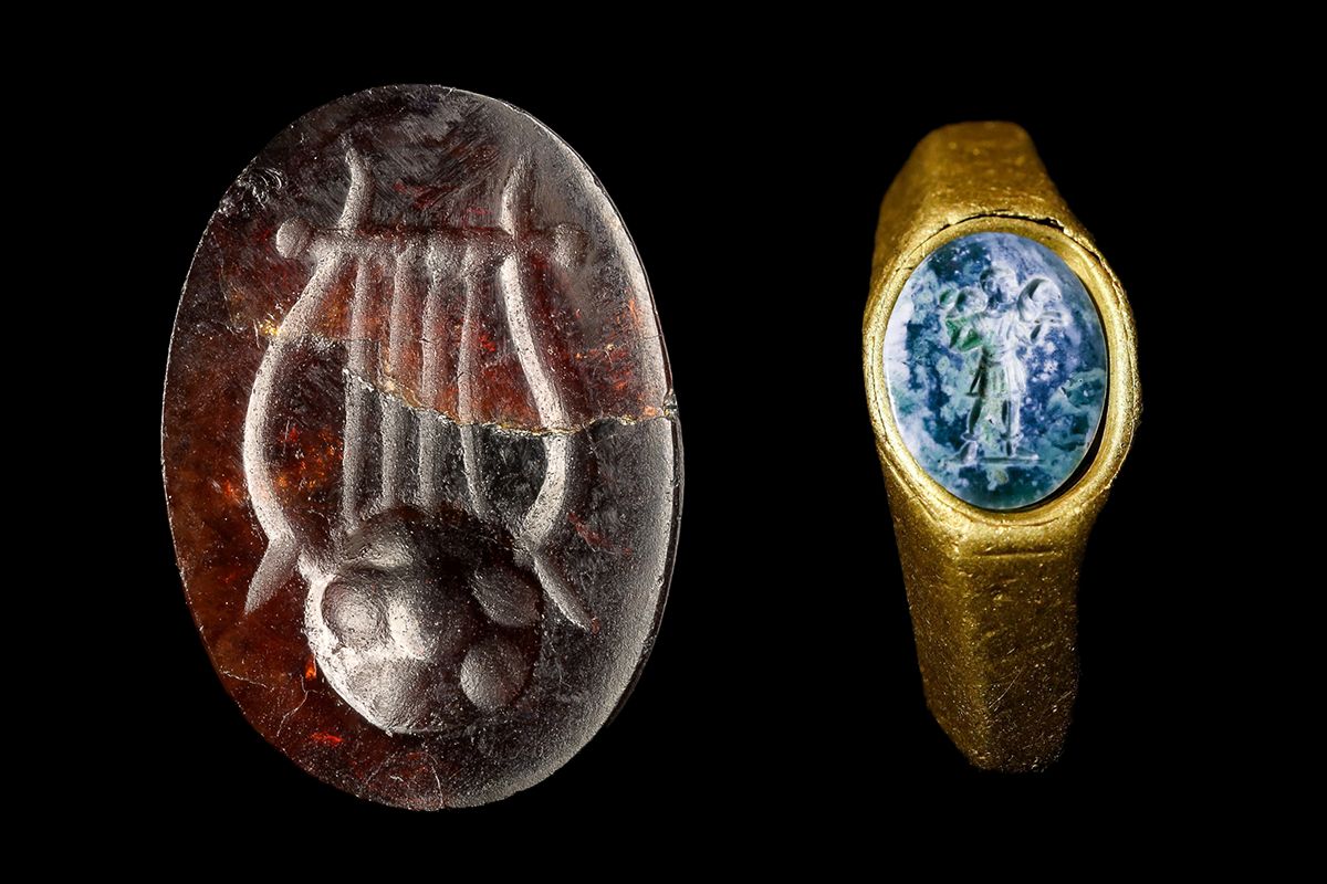 Goue ring met die Goeie Herder daarop ontdek